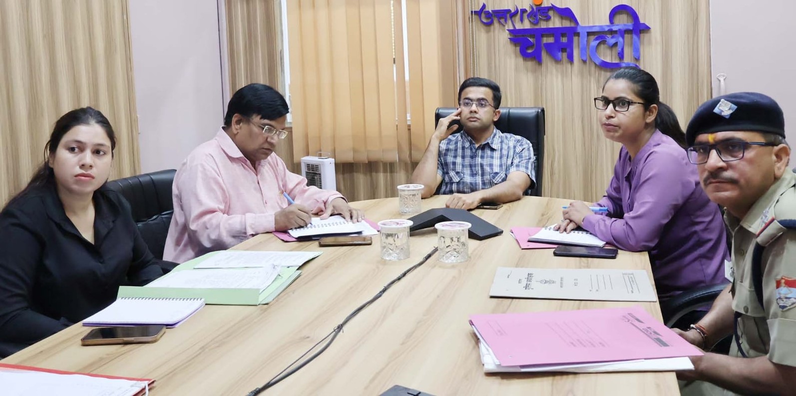 DM-Himanshu-Khurana-held-a-meeting | डीएम हिमांशु खुराना ने जिला खनन ...